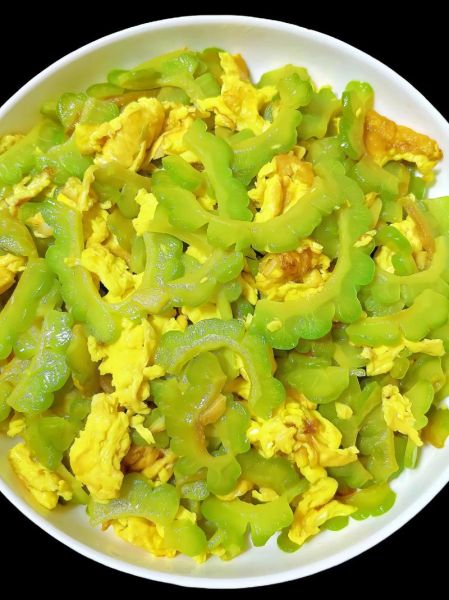 苦瓜炒什么菜最好吃_苦瓜炒蛋还是炒肉-第1张图片-山城妙识