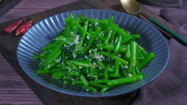 怎样炒茼蒿不出水_炒茼蒿要不要焯水-第2张图片-山城妙识 怎样炒茼蒿不出水_炒茼蒿要不要焯水-第2张图片-山城妙识