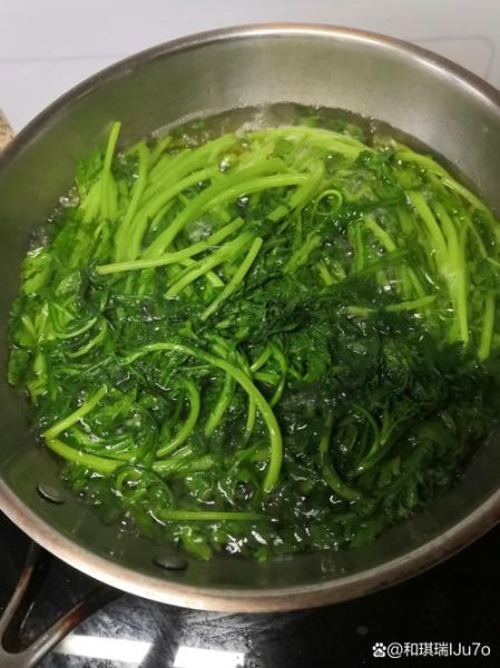 怎样炒茼蒿不出水_炒茼蒿要不要焯水-第3张图片-山城妙识 怎样炒茼蒿不出水_炒茼蒿要不要焯水-第3张图片-山城妙识