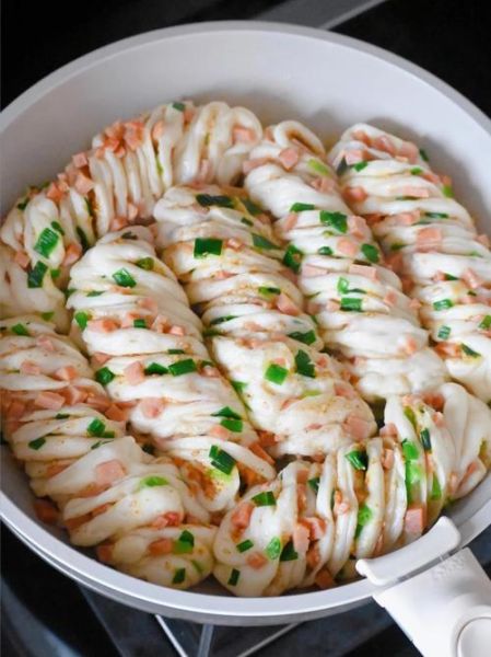 椒盐花卷为什么分层_椒盐花卷怎么捏造型-第1张图片-山城妙识 椒盐花卷为什么分层_椒盐花卷怎么捏造型-第1张图片-山城妙识