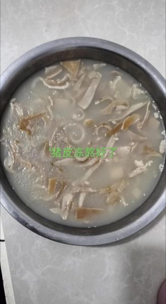 猪皮冻怎么做才透亮_猪皮冻熬制技巧-第2张图片-山城妙识