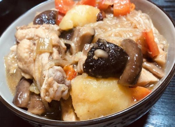 小鸡炖蘑菇土豆怎么做_家常做法步骤详解-第1张图片-山城妙识 小鸡炖蘑菇土豆怎么做_家常做法步骤详解-第1张图片-山城妙识