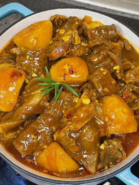 咖喱牛肉怎么做_咖喱牛肉最正宗的做法-第1张图片-山城妙识