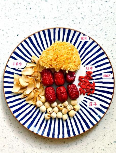 银耳莲子羹电饭煲做法_银耳莲子羹要煮多久-第3张图片-山城妙识 银耳莲子羹电饭煲做法_银耳莲子羹要煮多久-第3张图片-山城妙识