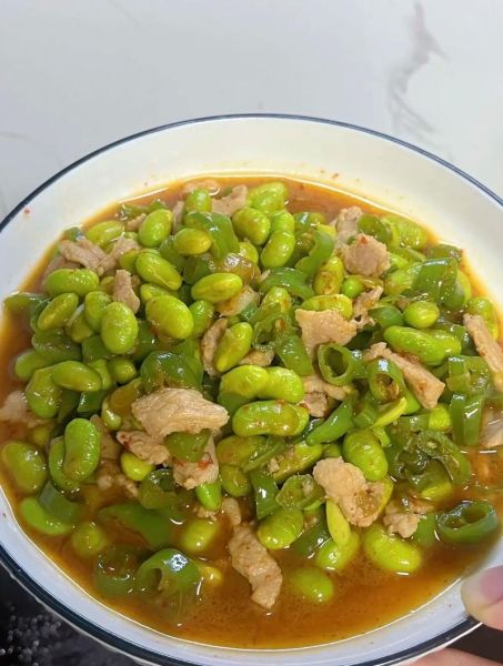 青椒炒毛豆怎么做才入味_毛豆要不要先焯水-第1张图片-山城妙识