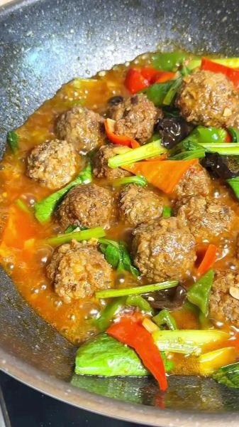 肉丸子炒菜怎么做_肉丸子炒菜的家常做法-第1张图片-山城妙识