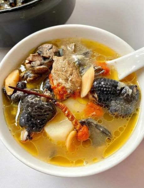 乌鸡汤禁忌放什么_乌鸡汤不能和什么一起炖-第1张图片-山城妙识 乌鸡汤禁忌放什么_乌鸡汤不能和什么一起炖-第1张图片-山城妙识