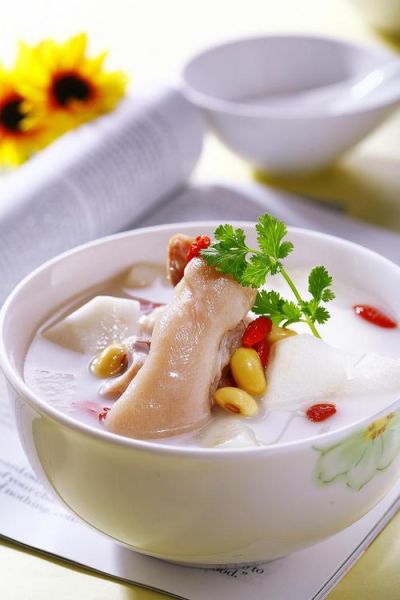 猪蹄汤怎么炖才白_猪蹄汤放什么食材最营养-第3张图片-山城妙识 猪蹄汤怎么炖才白_猪蹄汤放什么食材最营养-第3张图片-山城妙识