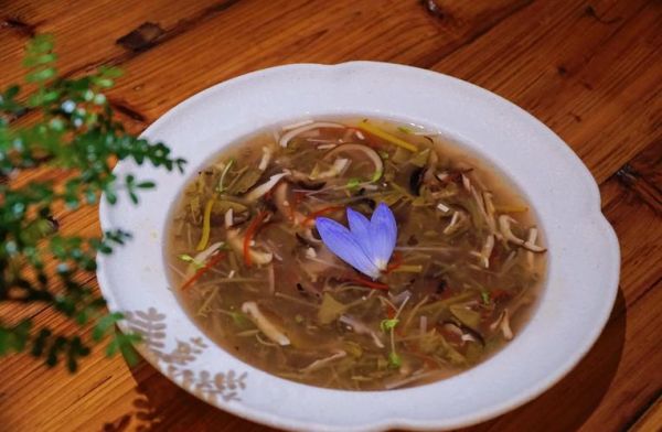 莼菜汤怎么做好吃窍门_莼菜汤做法步骤详解-第1张图片-山城妙识