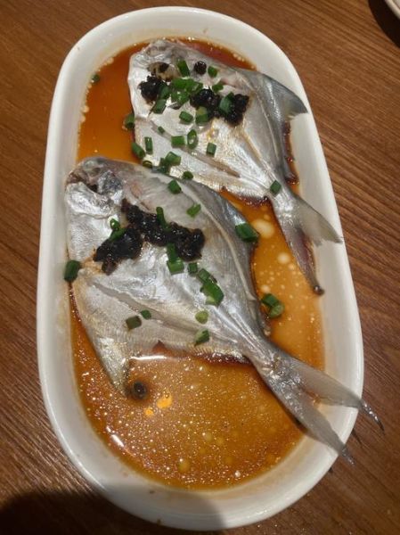 清蒸鱼图片高清_家常清蒸鱼怎么做才鲜嫩-第1张图片-山城妙识