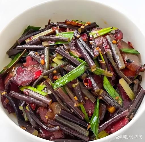 蕨菜炒腊肉怎么做好吃_蕨菜炒腊肉的做法窍门-第2张图片-山城妙识