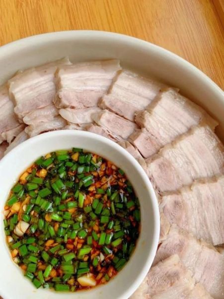 蒜泥白肉为什么叫白肉_蒜泥白肉还有哪些别名-第3张图片-山城妙识