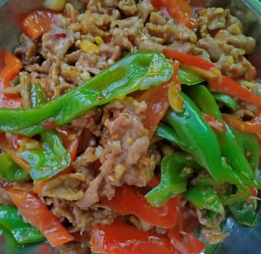 青椒牛肉怎么炒才嫩_青椒牛肉做法窍门-第2张图片-山城妙识 青椒牛肉怎么炒才嫩_青椒牛肉做法窍门-第2张图片-山城妙识