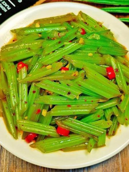 芹菜要不要焯水_焯水后营养会流失吗-第3张图片-山城妙识