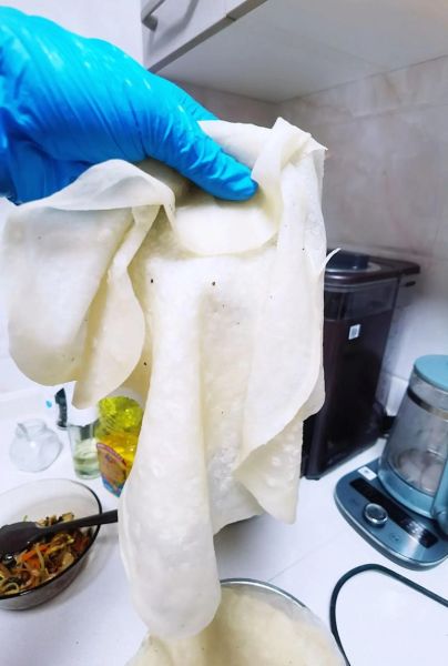 摊春卷皮的面粉怎么调_春卷皮用什么面粉最好-第1张图片-山城妙识