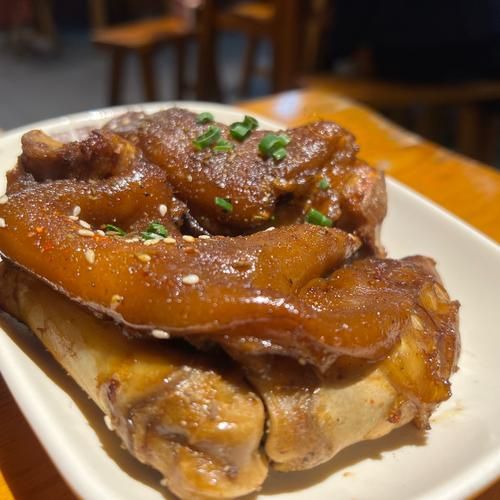 烤猪蹄的做法窍门_如何让猪蹄外酥里嫩-第1张图片-山城妙识 烤猪蹄的做法窍门_如何让猪蹄外酥里嫩-第1张图片-山城妙识