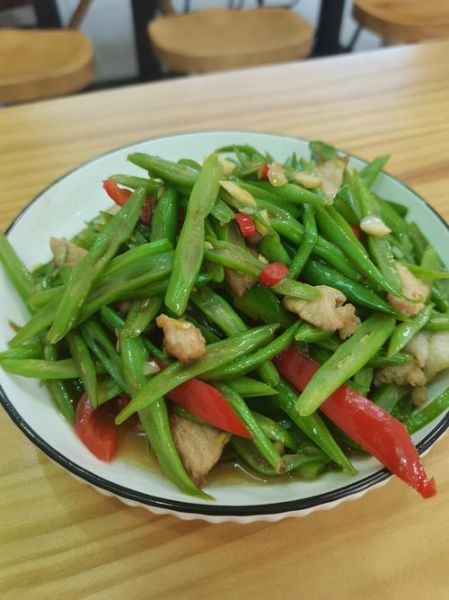 瘦肉炒四季豆怎么炒才入味_四季豆要不要焯水-第2张图片-山城妙识 瘦肉炒四季豆怎么炒才入味_四季豆要不要焯水-第2张图片-山城妙识