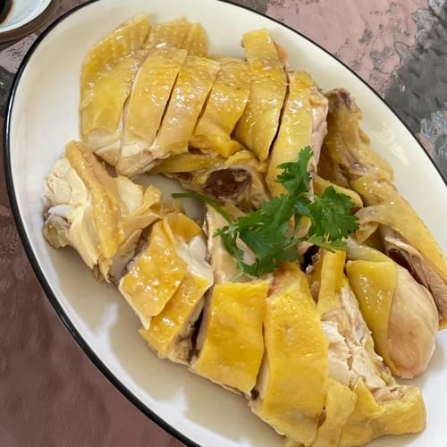 白切鸡家常图片_白切鸡怎么做好吃又嫩-第1张图片-山城妙识 白切鸡家常图片_白切鸡怎么做好吃又嫩-第1张图片-山城妙识