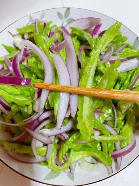 凉拌苦瓜怎么做不苦_苦瓜怎么凉拌最好吃-第2张图片-山城妙识 凉拌苦瓜怎么做不苦_苦瓜怎么凉拌最好吃-第2张图片-山城妙识