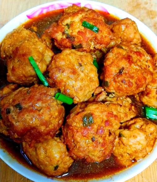 红烧狮子头怎么做_家常红烧狮子头做法-第3张图片-山城妙识