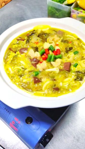 鸭血酸辣汤怎么做_鸭血酸辣汤的家常做法-第1张图片-山城妙识