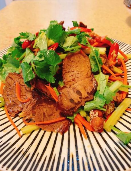 凉拌牛腱子肉怎么做_牛腱子肉焯水多久才嫩-第1张图片-山城妙识