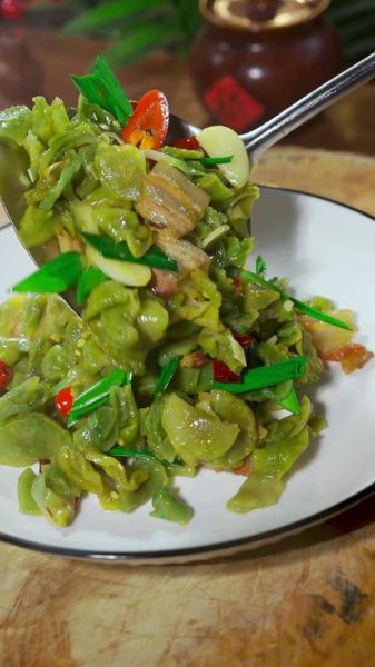 晒干的莴笋怎么炒好吃_干莴笋片炒肉做法-第1张图片-山城妙识