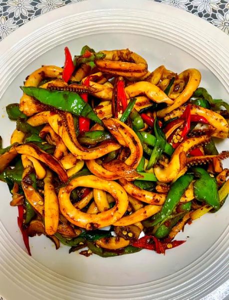 青椒炒鱿鱼怎么做_青椒炒鱿鱼的家常做法-第1张图片-山城妙识