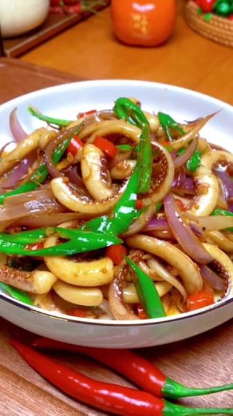 洋葱炒鱿鱼圈怎么做_洋葱炒鱿鱼圈的家常做法-第1张图片-山城妙识 洋葱炒鱿鱼圈怎么做_洋葱炒鱿鱼圈的家常做法-第1张图片-山城妙识