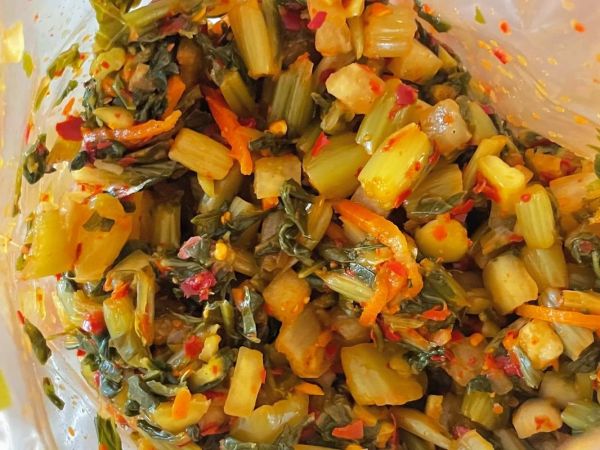 咸菜炒肉丝怎么炒才好吃_咸菜炒肉丝的家常做法-第3张图片-山城妙识