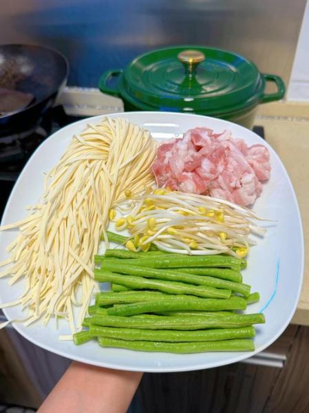 豆角焖面怎么做面不粘_豆角焖面面条不粘连技巧-第2张图片-山城妙识