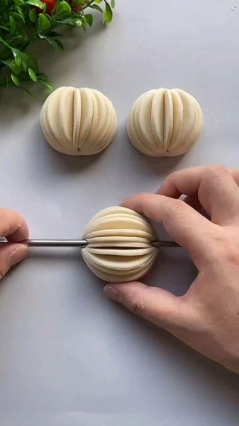 莲花卷舌头怎么做_莲花卷舌头练习方法-第3张图片-山城妙识