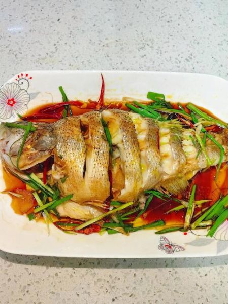 粤菜清蒸鲈鱼怎么做_广式老火靓汤配方-第2张图片-山城妙识
