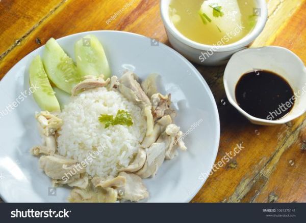 荷叶粉蒸肉英文_Steamed Pork with Rice Powder in Lotus Leaf-第1张图片-山城妙识