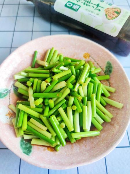 凉拌蒜苔怎么做_蒜苔焯水几分钟-第3张图片-山城妙识