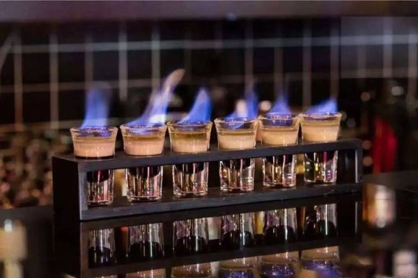 b52轰炸机鸡尾酒怎么喝_b52轰炸机鸡尾酒配方-第1张图片-山城妙识