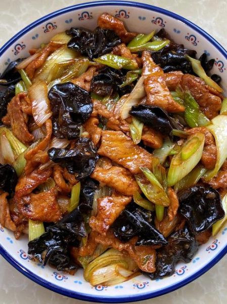 木耳炒肉片怎么做好吃_木耳炒肉片的家常做法-第2张图片-山城妙识