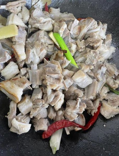 家常红焖羊排怎么做_红焖羊排用什么香料-第2张图片-山城妙识