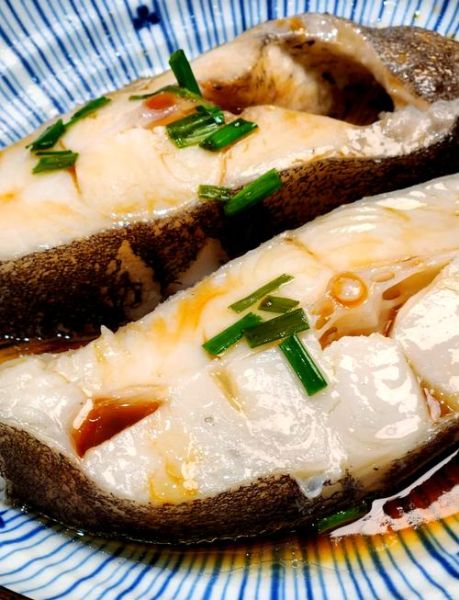 清蒸比目鱼怎么做好吃_清蒸比目鱼家常做法-第1张图片-山城妙识