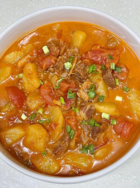 牛腩炖土豆西红柿怎么做才软烂入味_西红柿要不要先炒-第1张图片-山城妙识 牛腩炖土豆西红柿怎么做才软烂入味_西红柿要不要先炒-第1张图片-山城妙识