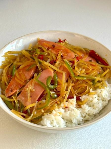 尖椒土豆丝盖饭怎么做_尖椒土豆丝盖饭热量高吗-第2张图片-山城妙识 尖椒土豆丝盖饭怎么做_尖椒土豆丝盖饭热量高吗-第2张图片-山城妙识