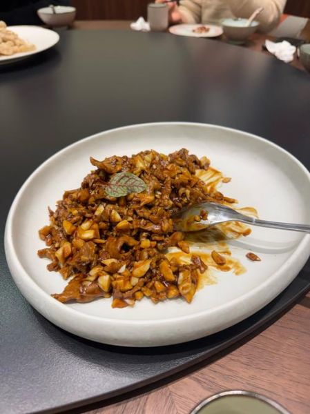 蒜爆羊肉最正宗的做法_为什么蒜爆羊肉要先爆蒜-第1张图片-山城妙识