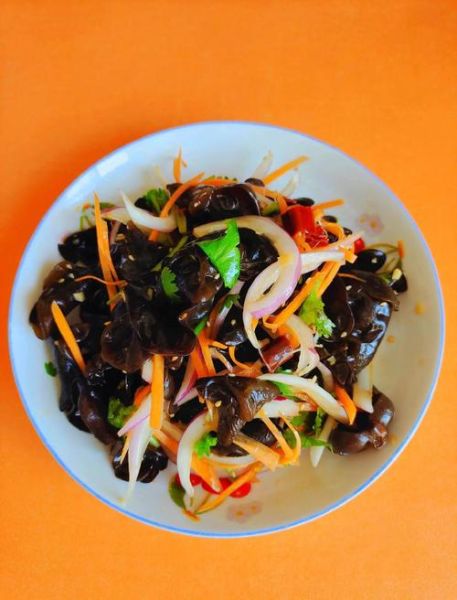 家常凉拌木耳怎么做_凉拌木耳焯水几分钟-第2张图片-山城妙识