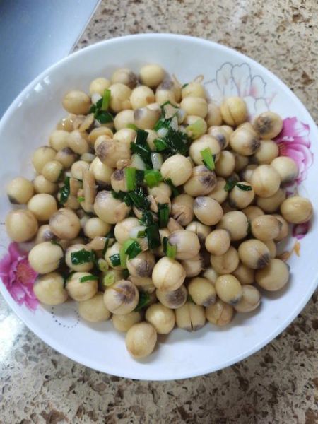 新鲜莲子怎么炒着吃_新鲜莲子炒多久才熟-第3张图片-山城妙识