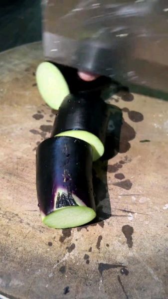 茄子怎么切_茄子切法技巧-第2张图片-山城妙识