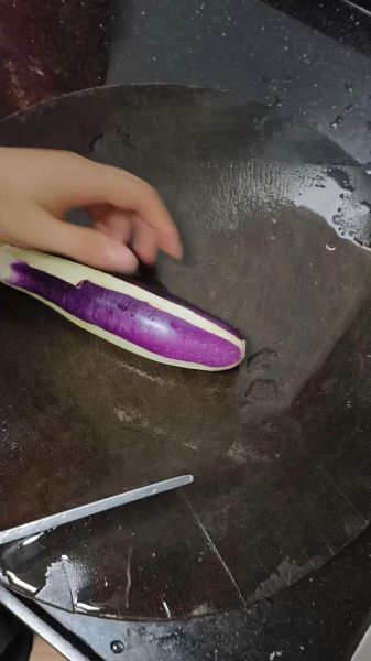 茄子怎么切_茄子切法技巧-第1张图片-山城妙识