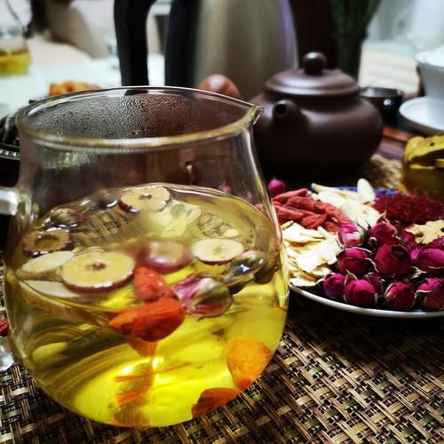 喝什么花茶排毒养颜_女人喝什么花茶排毒养颜-第2张图片-山城妙识