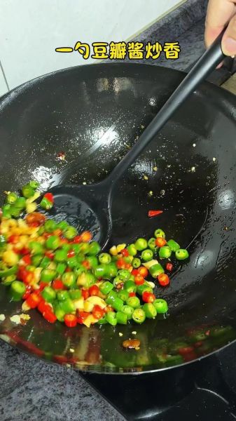 煎荷包蛋怎么不粘锅_煎荷包蛋用什么油-第1张图片-山城妙识