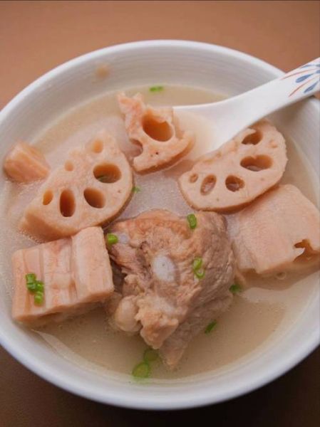 莲藕猪肉汤怎么做_莲藕猪肉汤的功效与禁忌-第1张图片-山城妙识