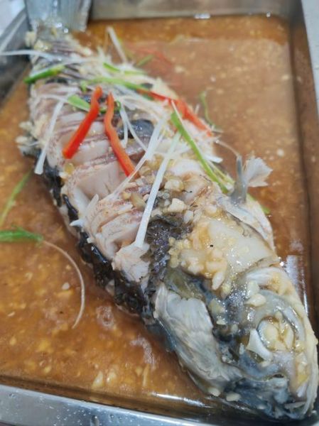 清蒸草鱼怎么做才鲜嫩_清蒸草鱼的家常做法视频-第3张图片-山城妙识